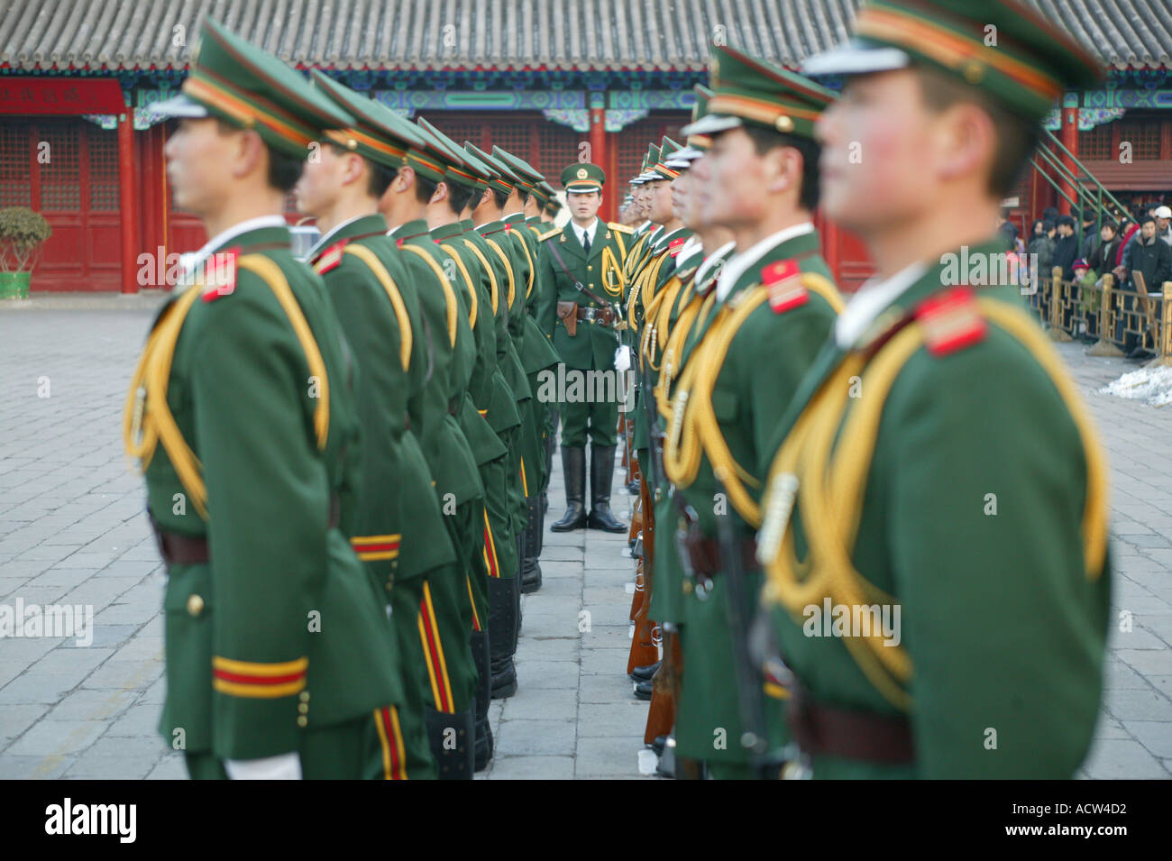 Chinese soldiers on parade hi-res stock photography and images - Alamy