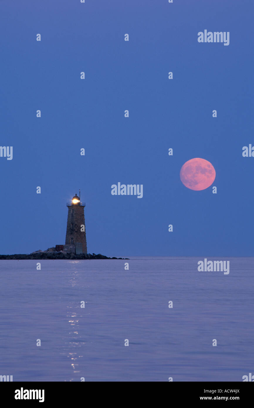 Whaleback lighthouse and rising full moon, Portsmouth Harbor, New ...