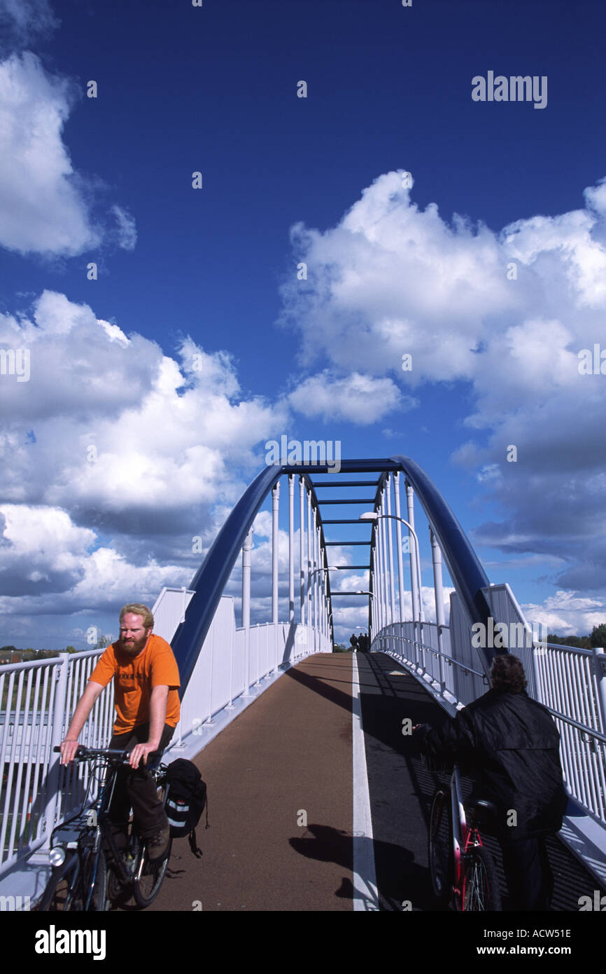 Cambridge pedestrian footbridge hi-res stock photography and images - Alamy