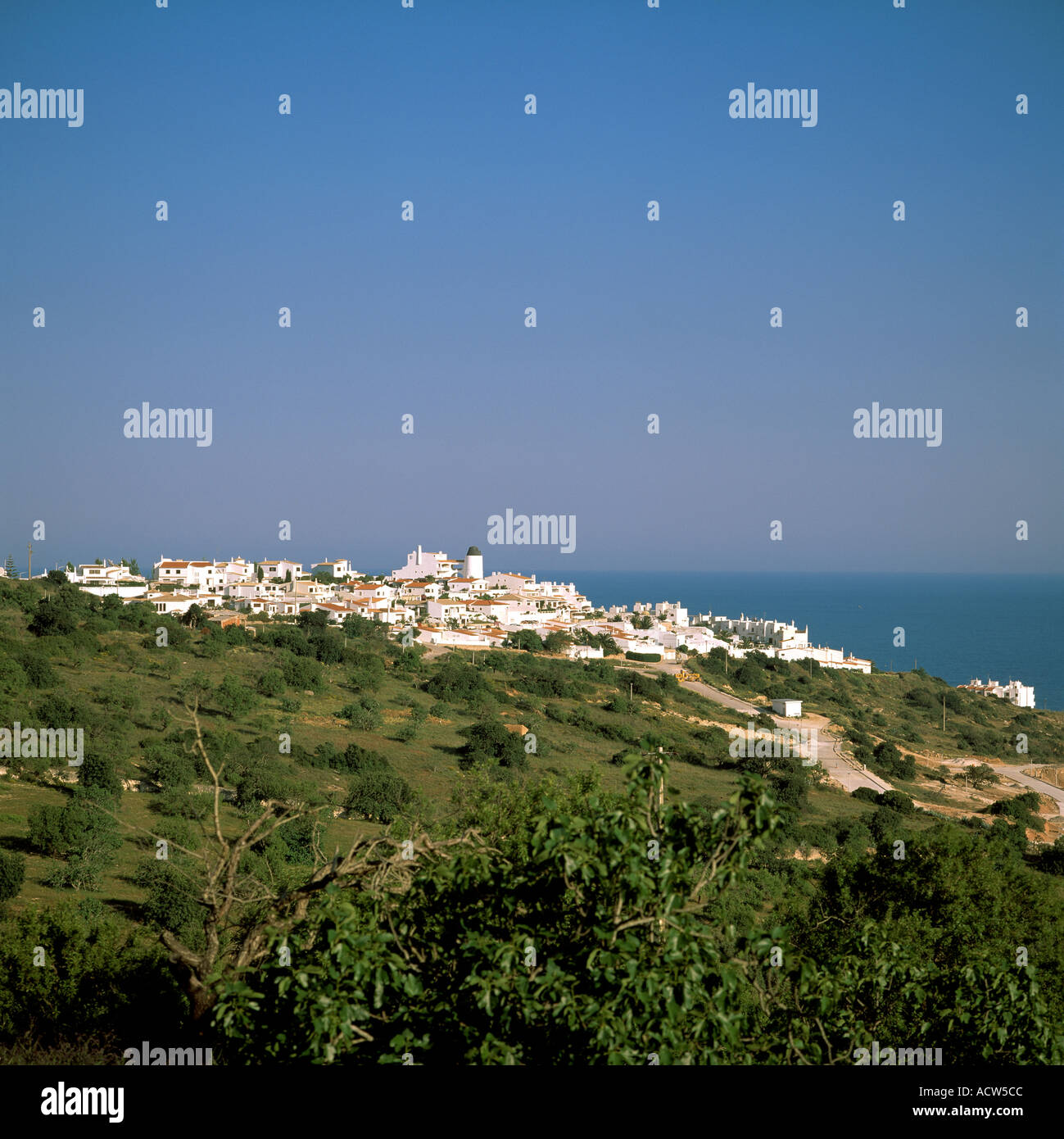 PORTUGAL ALGARVE ALBUFEIRA VILLAGE SKYLINE AND ATLANTIC OCEAN Stock ...