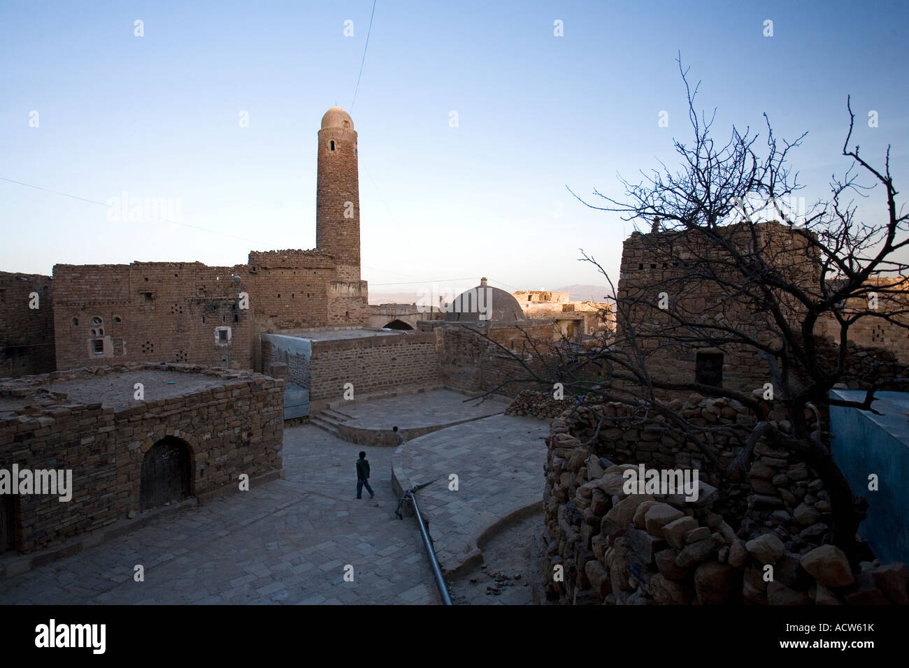 The old city of Thulla at dusk Yemen Stock Photo - Alamy