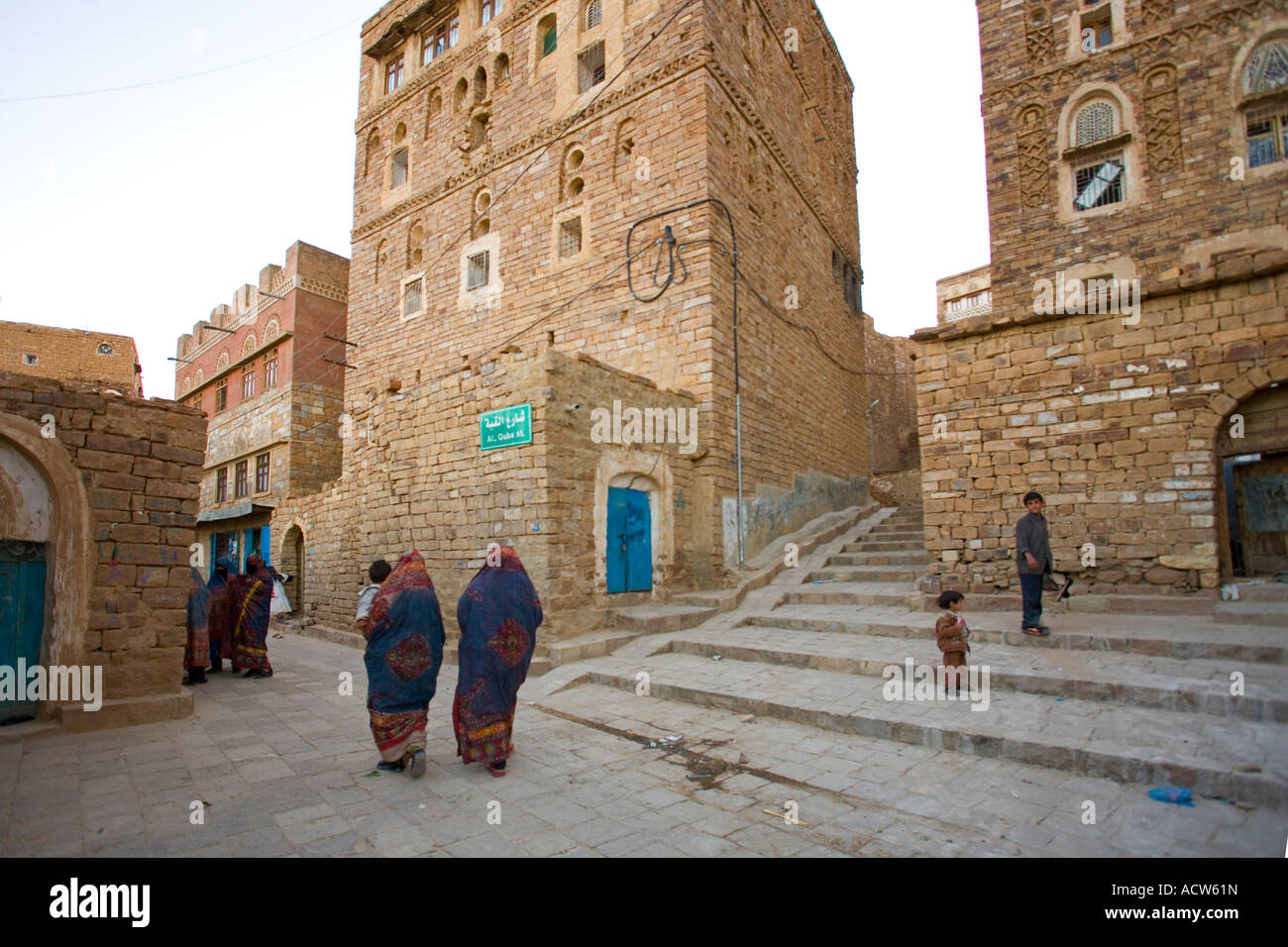 The old city of Thulla at dusk Yemen Stock Photo - Alamy