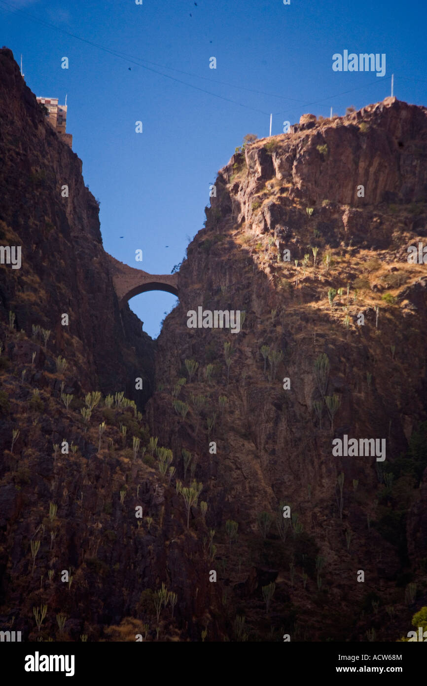 Yemen shahara bridge hi-res stock photography and images - Alamy