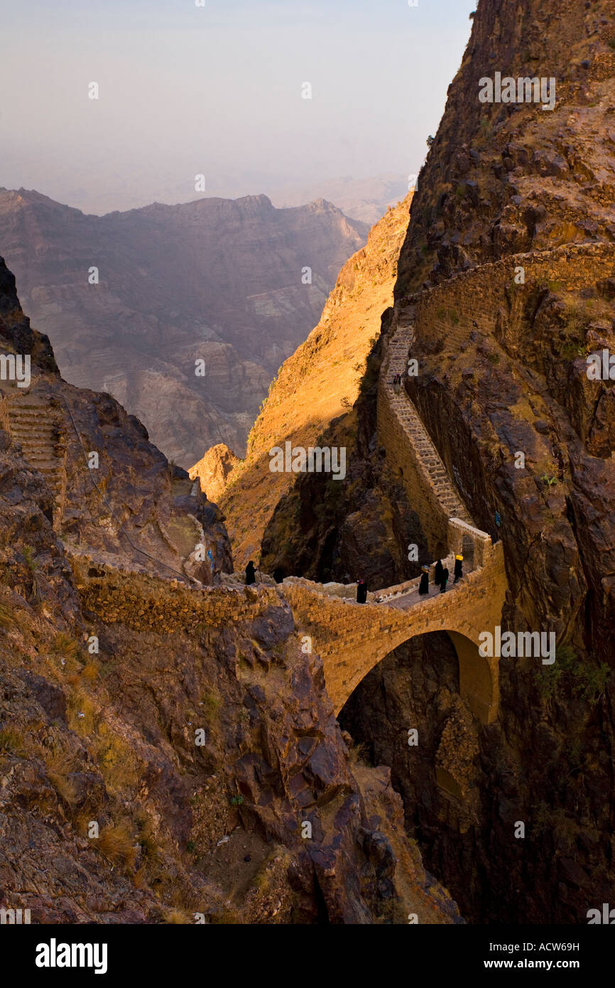 Yemen shahara bridge hi-res stock photography and images - Alamy