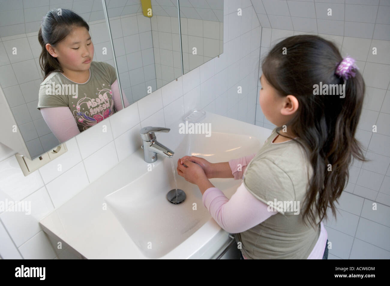 Chinese girl is washing her hands Stock Photo - Alamy