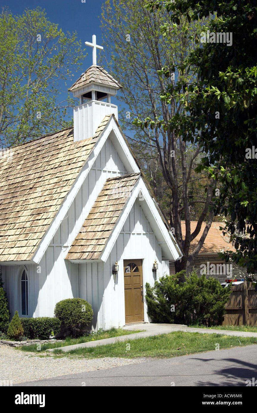 A small white chapel connected to the Little Mountain Church Wedding ...