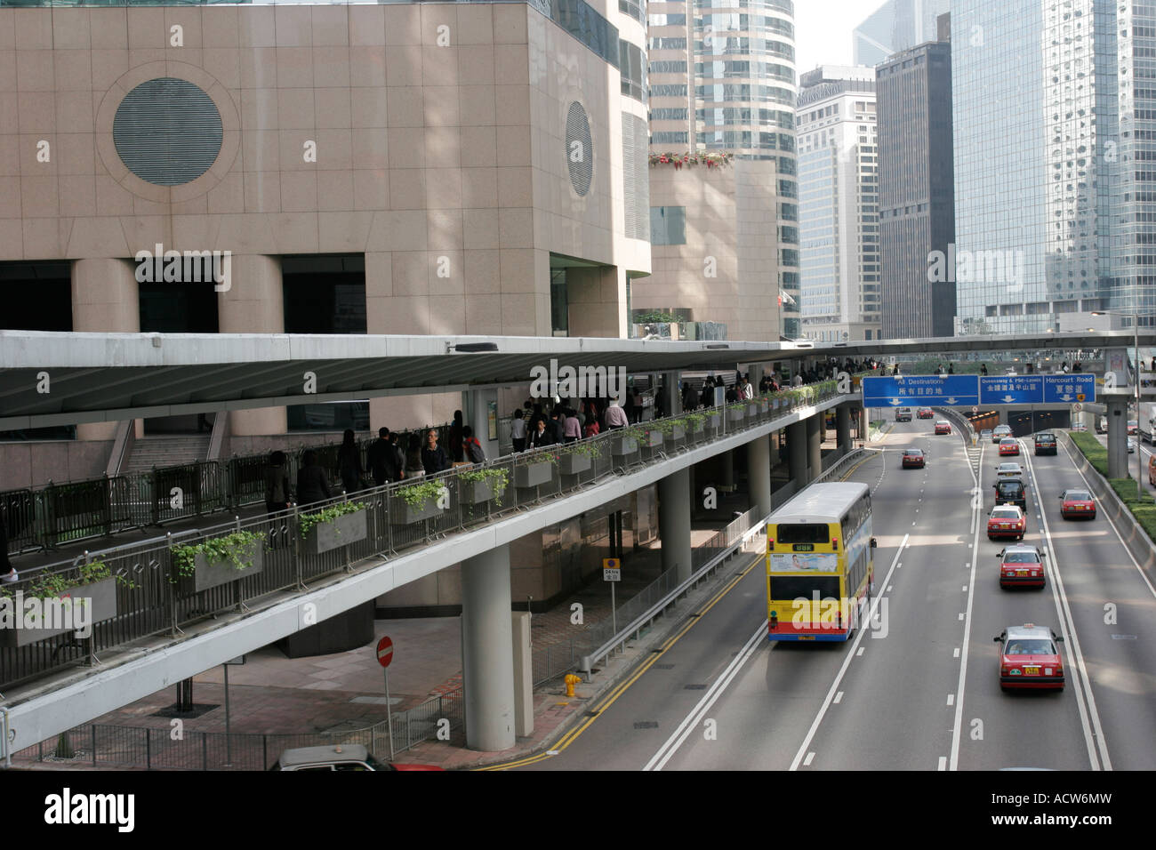 Elevated city centre walkway, Hong Kong Stock Photo - Alamy
