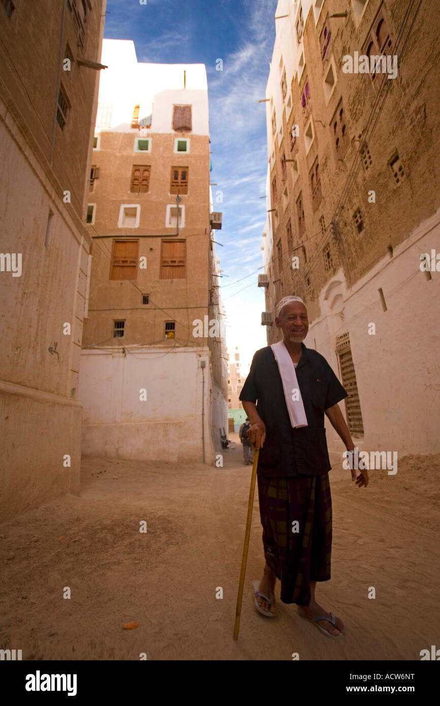 Old walled city of shibam hi-res stock photography and images - Alamy