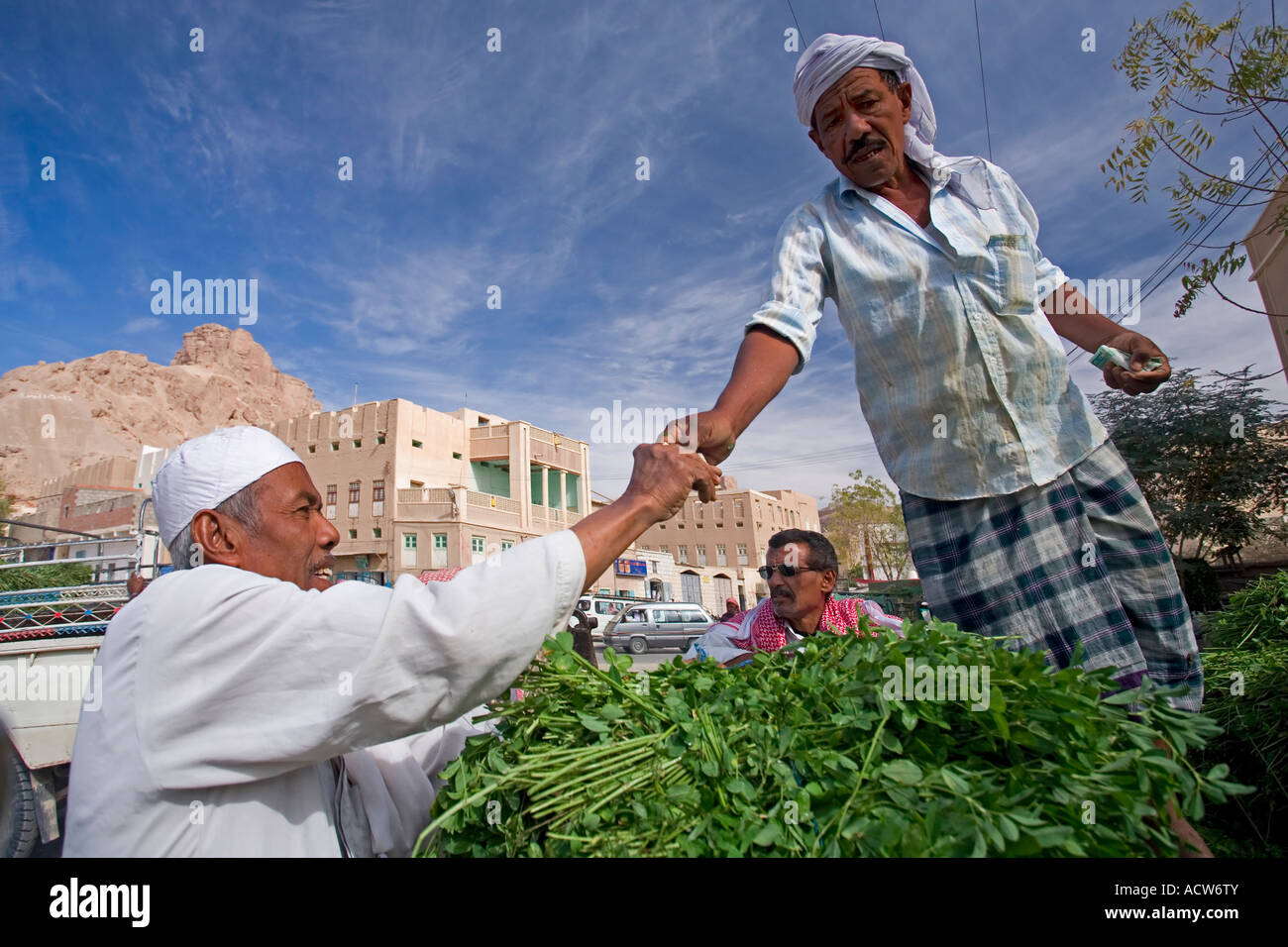 Yemeni man selling qat hi-res stock photography and images - Alamy