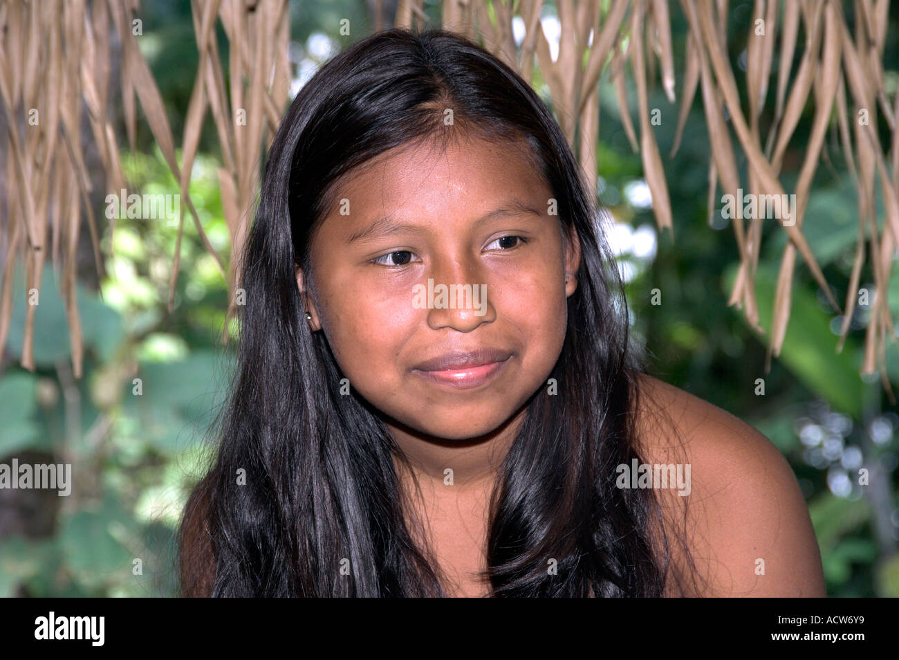 Embera girl hi-res stock photography and images - Alamy