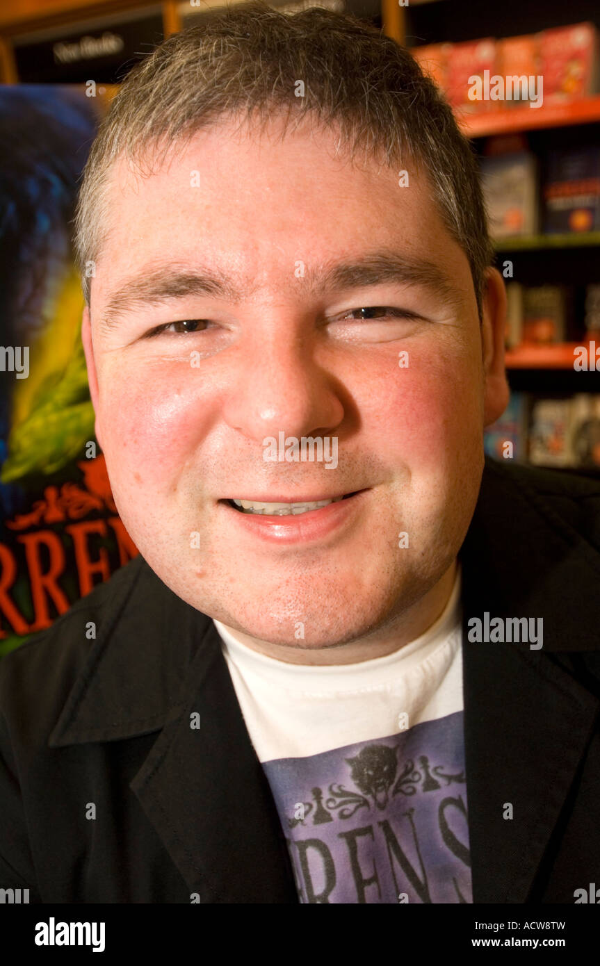 Darren Shan children's horror fantasy author Stock Photo - Alamy