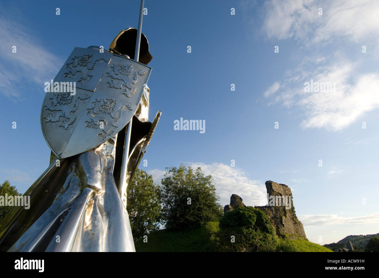 statue of llewelyn ap gruffydd by toby and gideon peterson llandovery ...