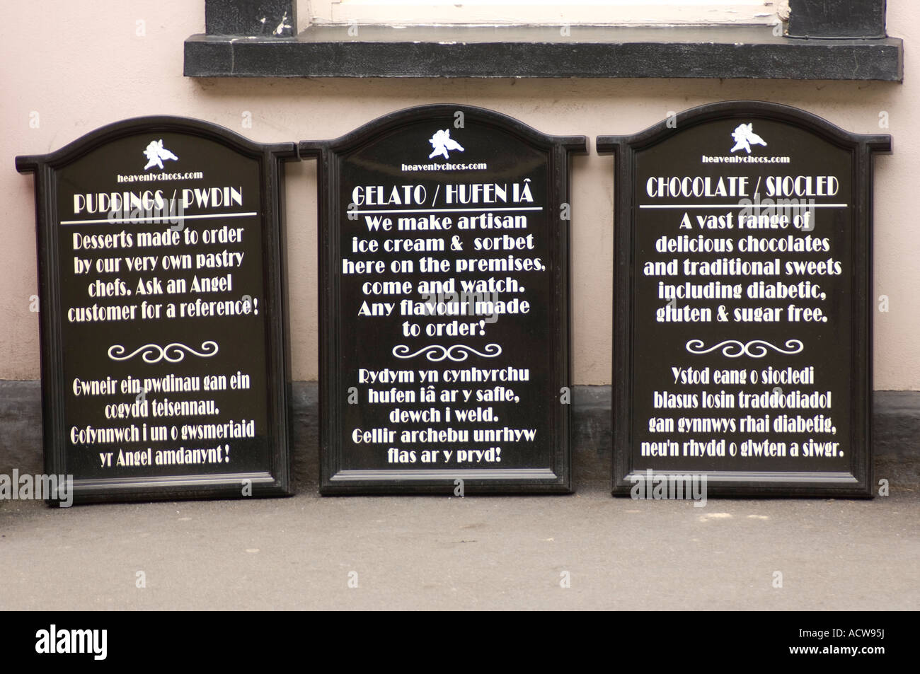 Bilingual welsh english tourism signs High Resolution Stock Photography ...