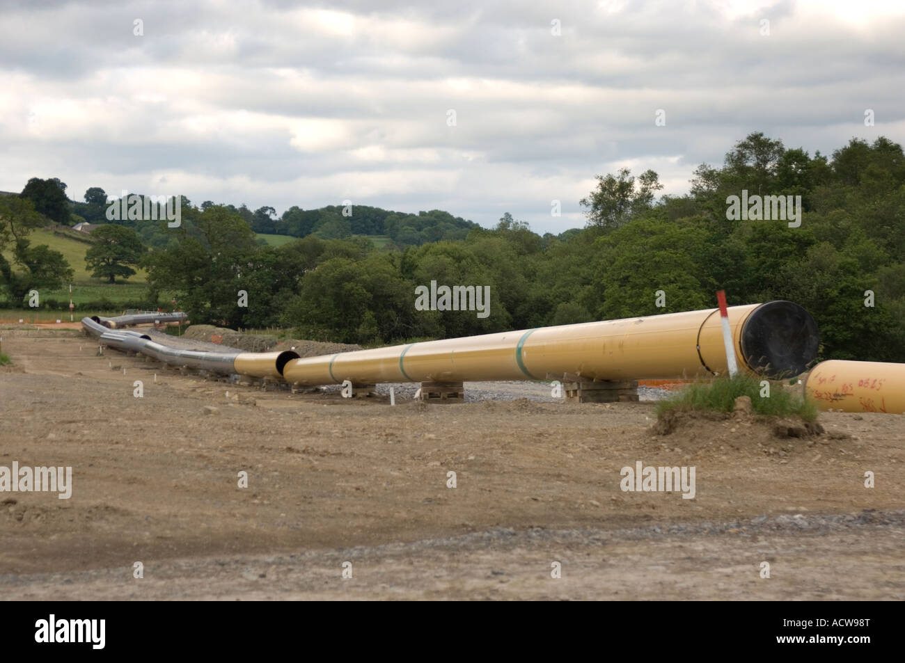 Constructing gas pipeline from Milford Haven to Gloucester Llandeilo ...