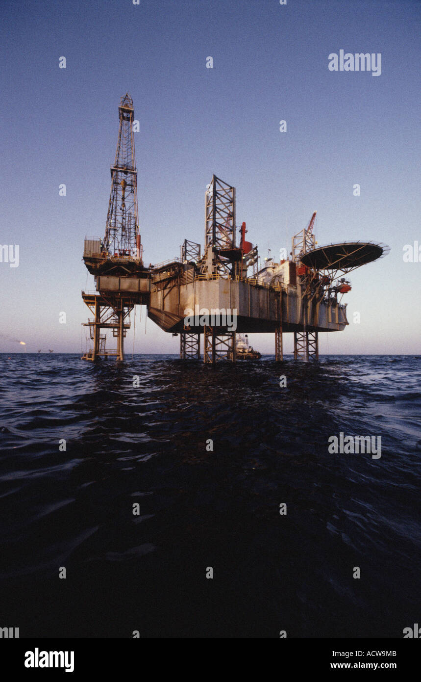 Off shore oil rig Stock Photo - Alamy