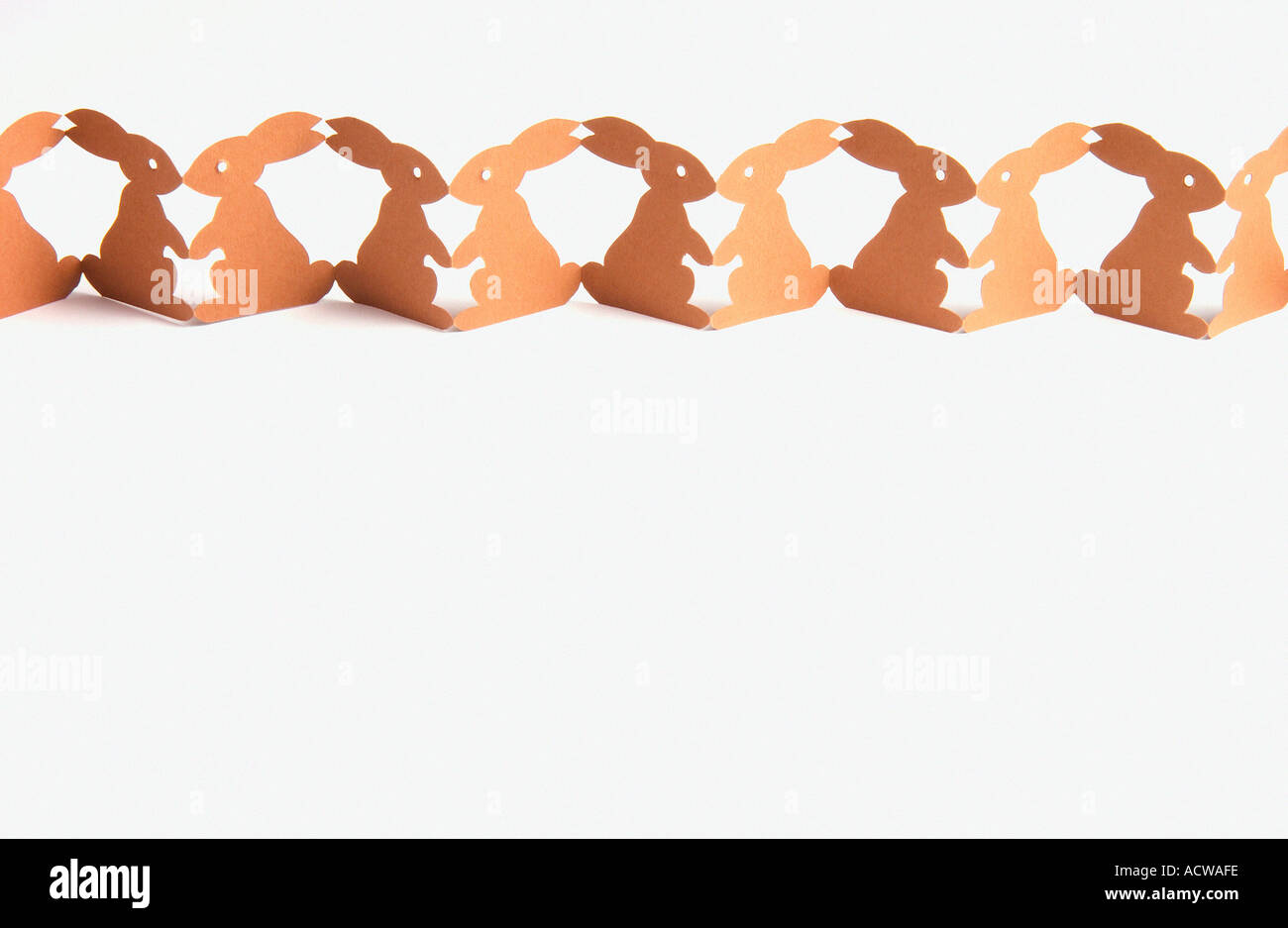 Paper chain hi-res stock photography and images - Alamy