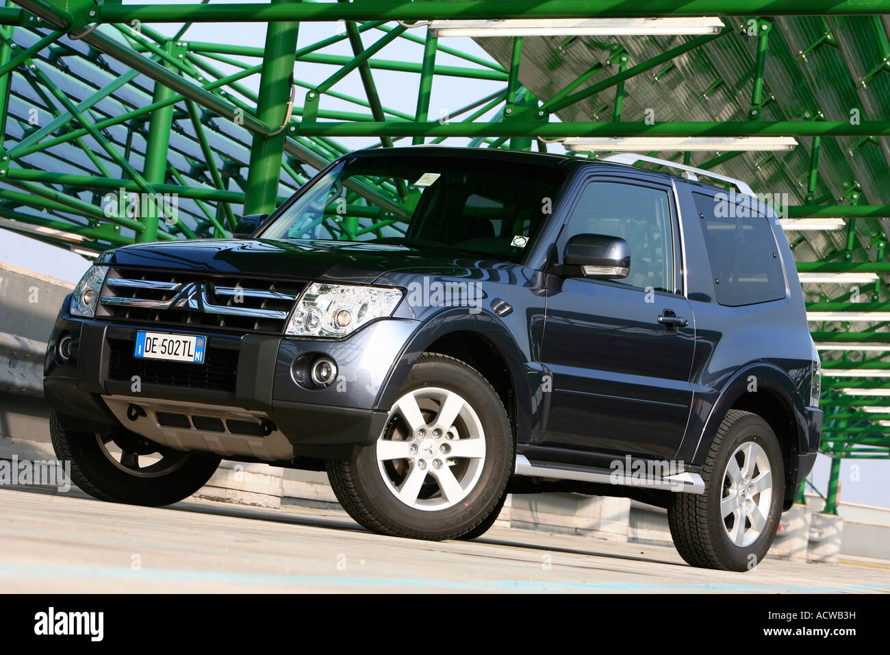 Mitsubishi Pajero 2007 Stock Photo - Alamy