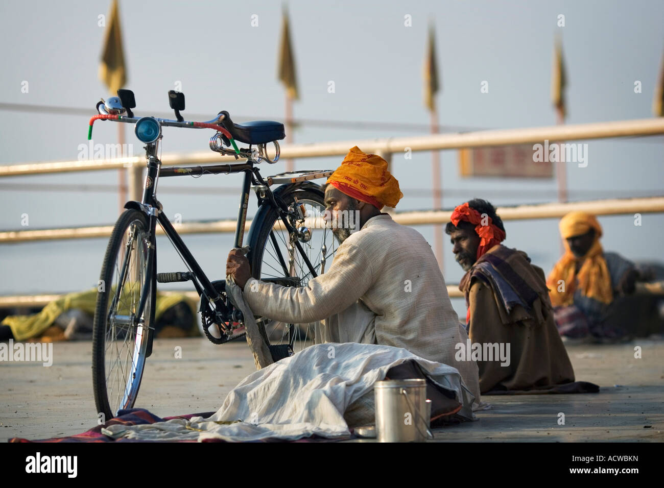 Senior adult beard bicycle hi-res stock photography and images - Alamy