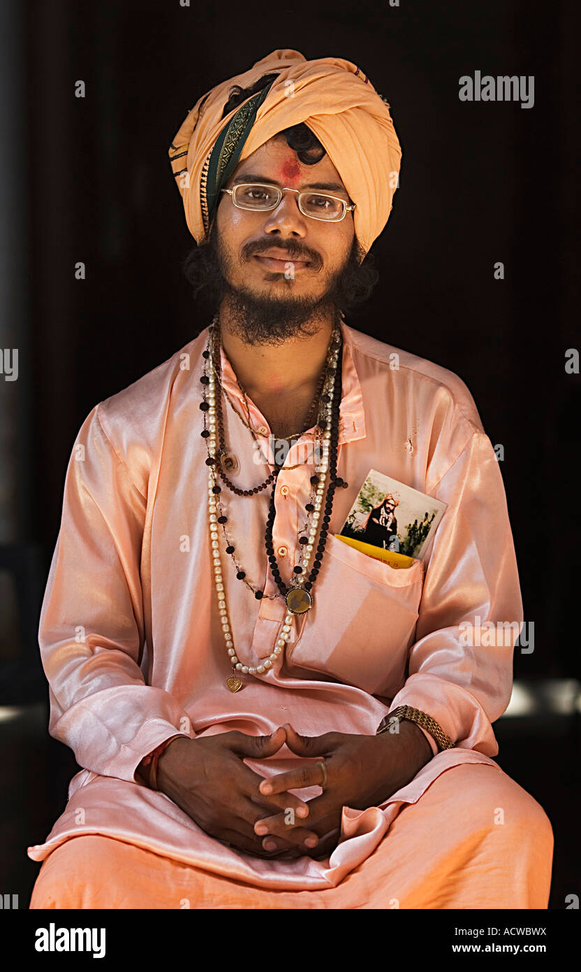 Hindu priest in traditional clothing hi-res stock photography and ...