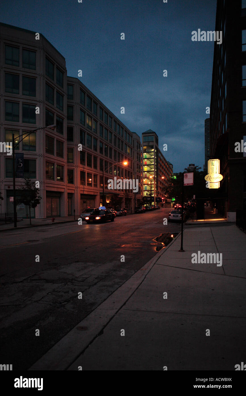 hubbard street at dawn chicago illinois Stock Photo - Alamy