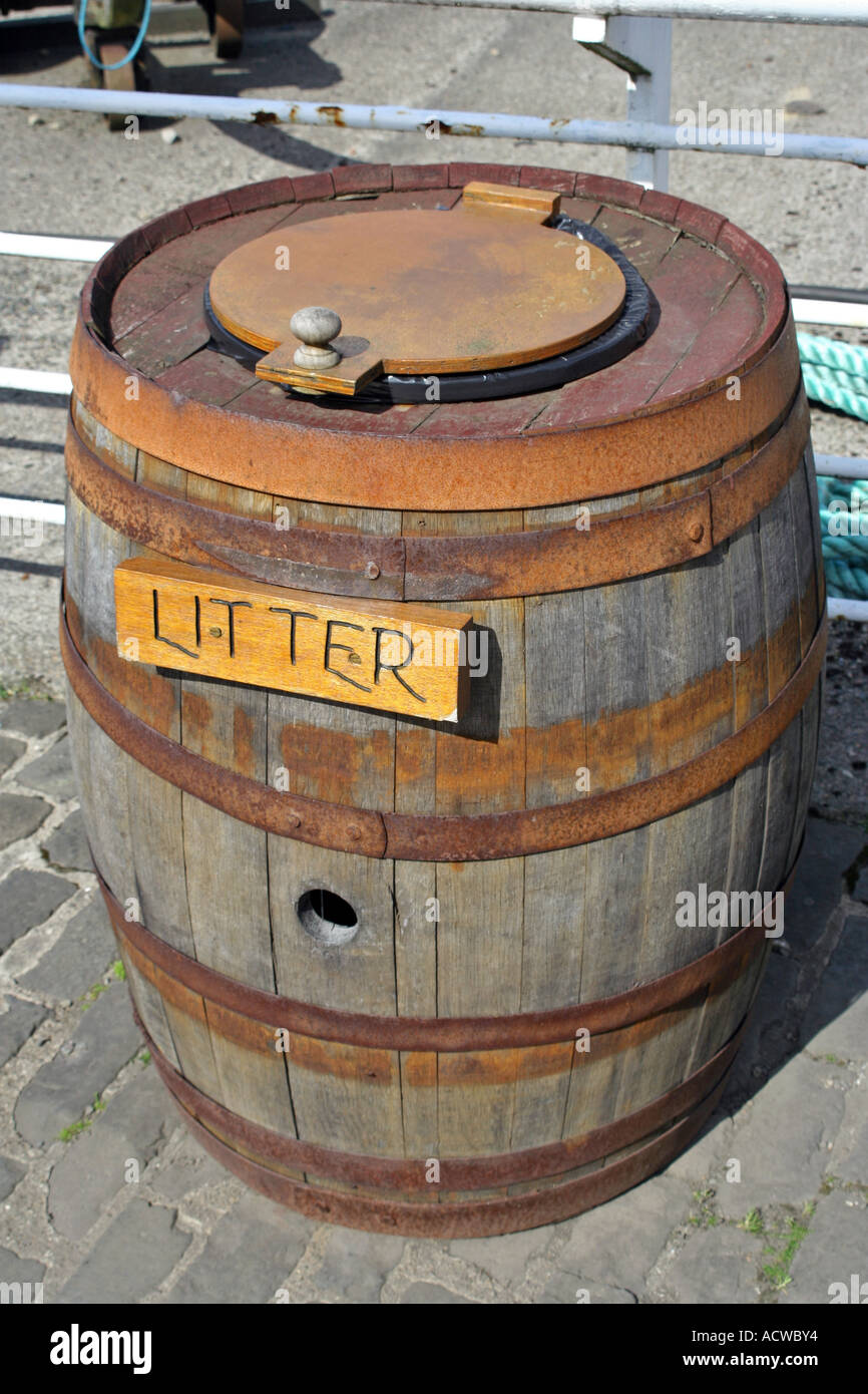Barrel litter bin Stock Photo - Alamy
