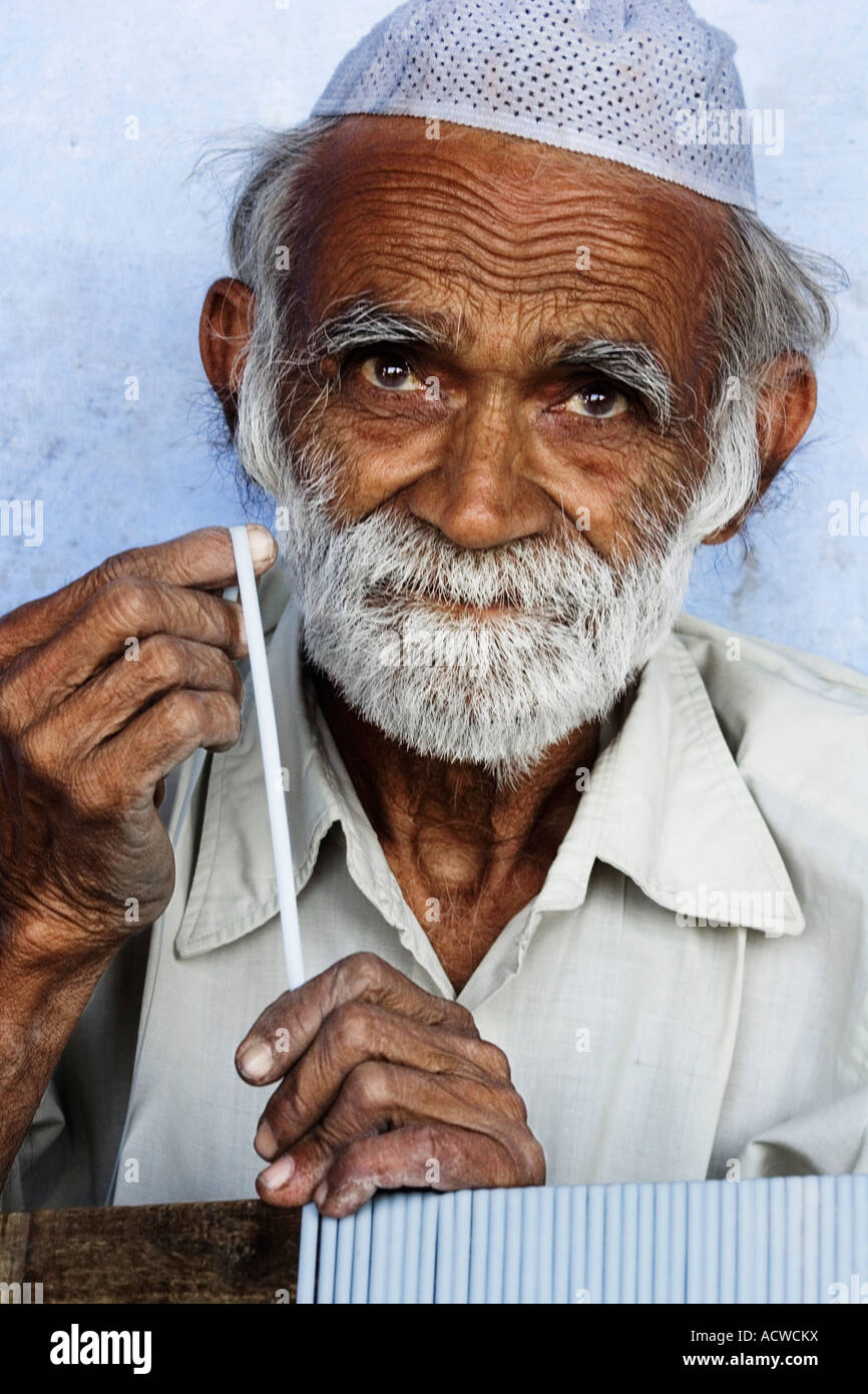 Old handy man repairing a chair Delhi India Stock Photo - Alamy