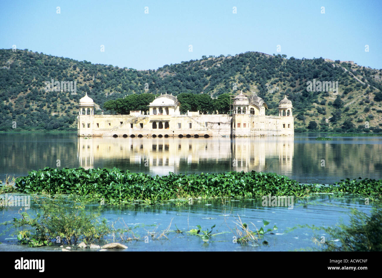 Taj lake palace udaipur hi-res stock photography and images - Alamy