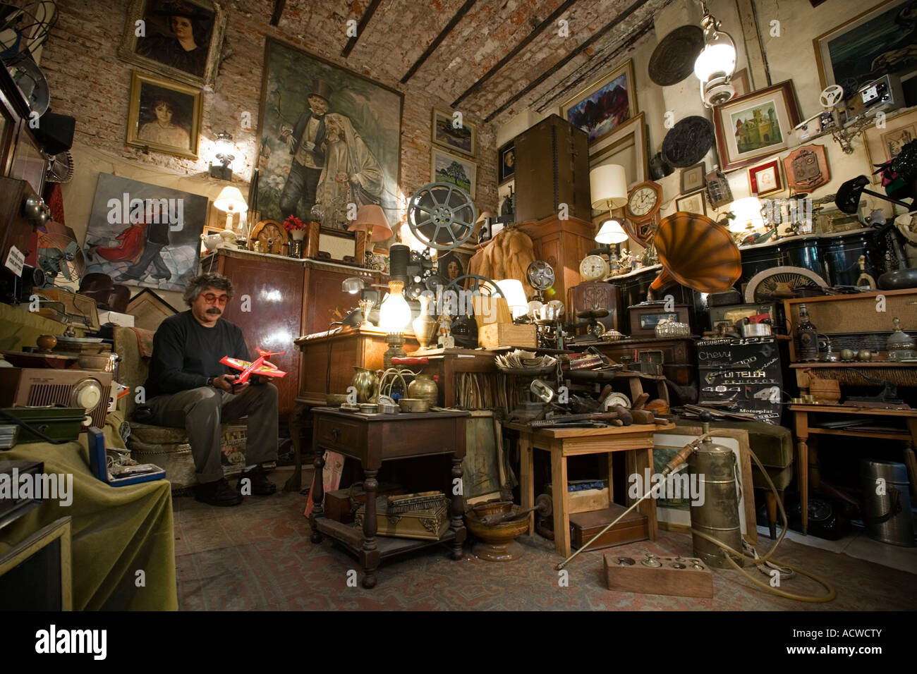 Pawn shop interior hi-res stock photography and images - Alamy