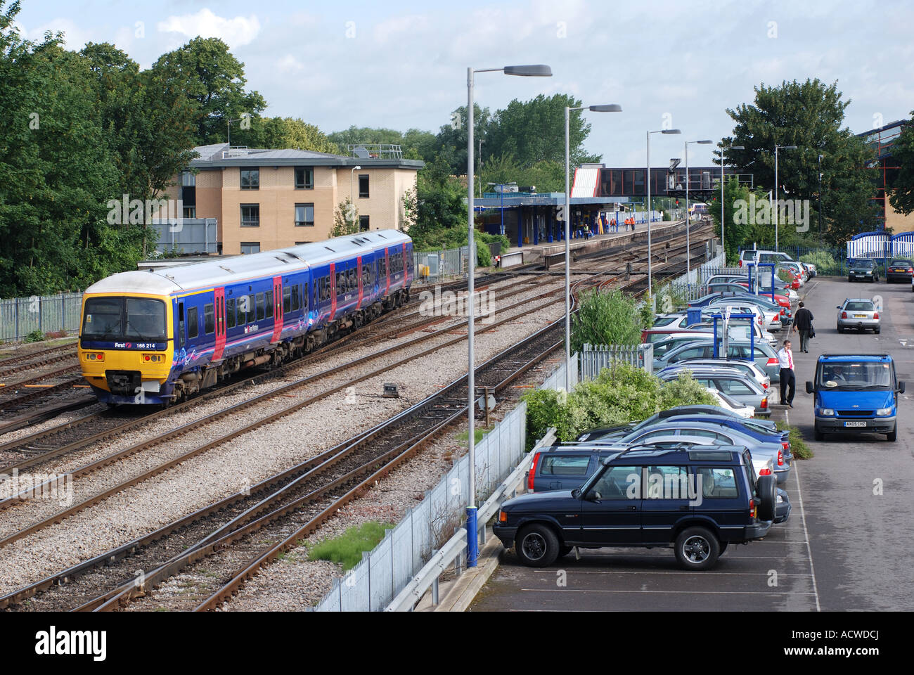 First Great Western class 166 diesel train approaching Oxford station ...