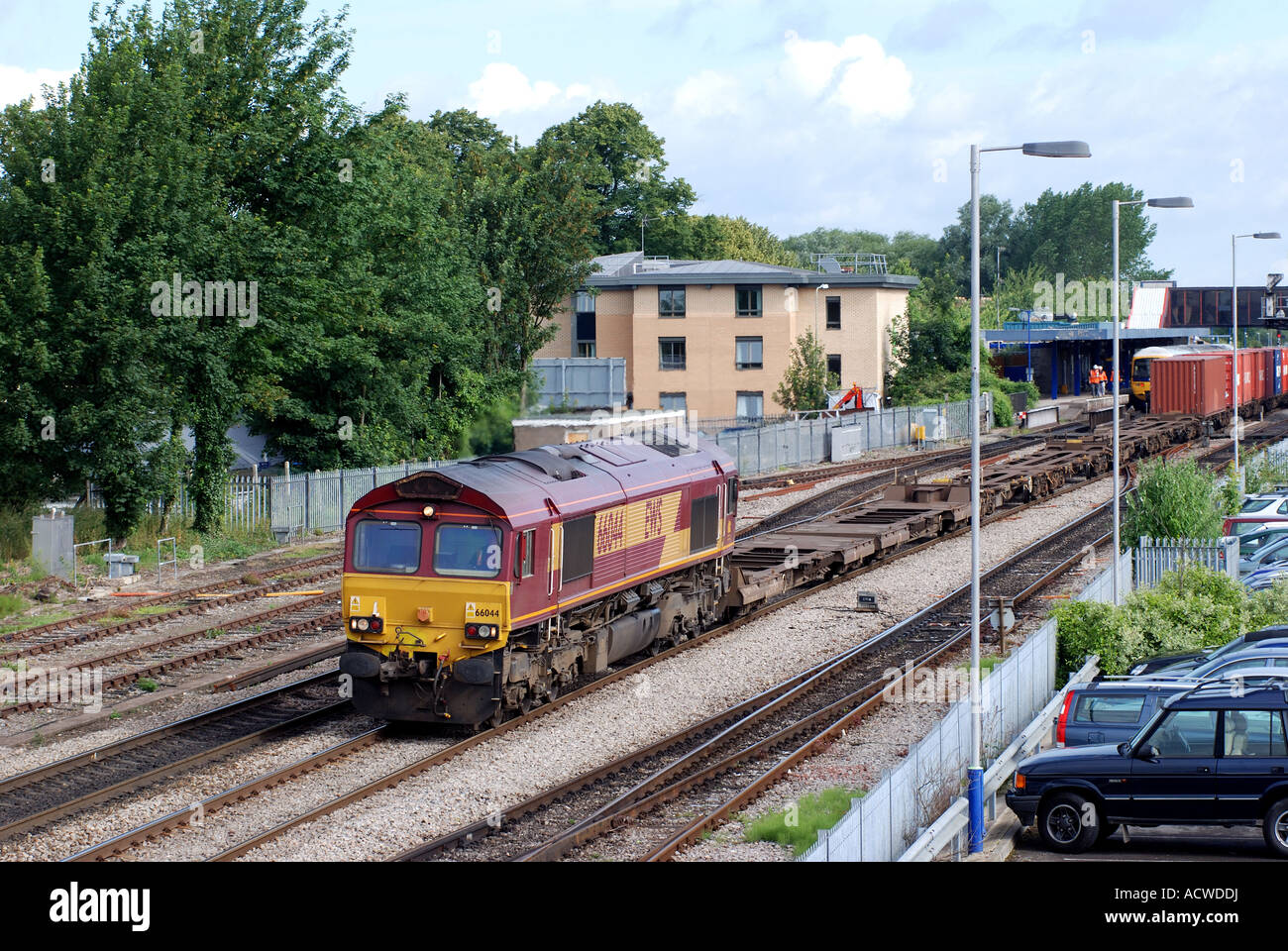 EWS class 66 diesel locomotive pulling freightliner train through ...