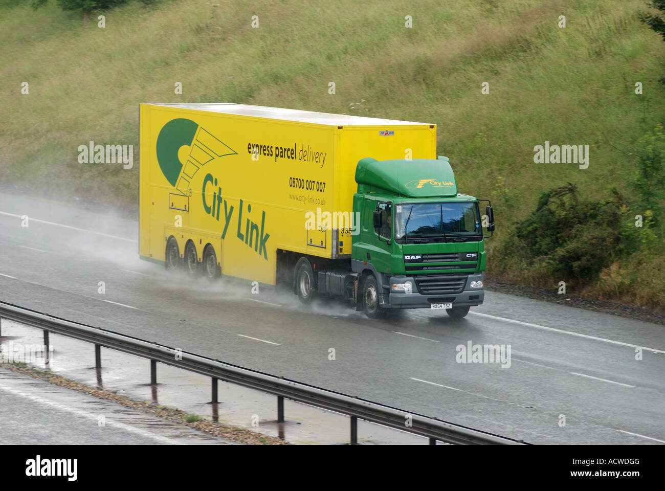 Lorry motorway wet rainy spray parcels hi-res stock photography and ...