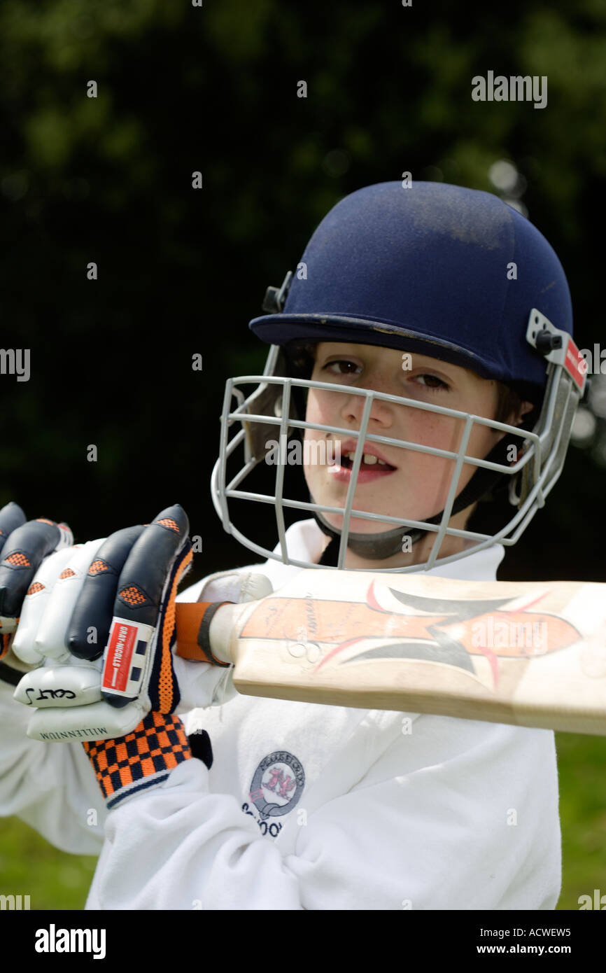 School cricket fielder hi-res stock photography and images - Alamy