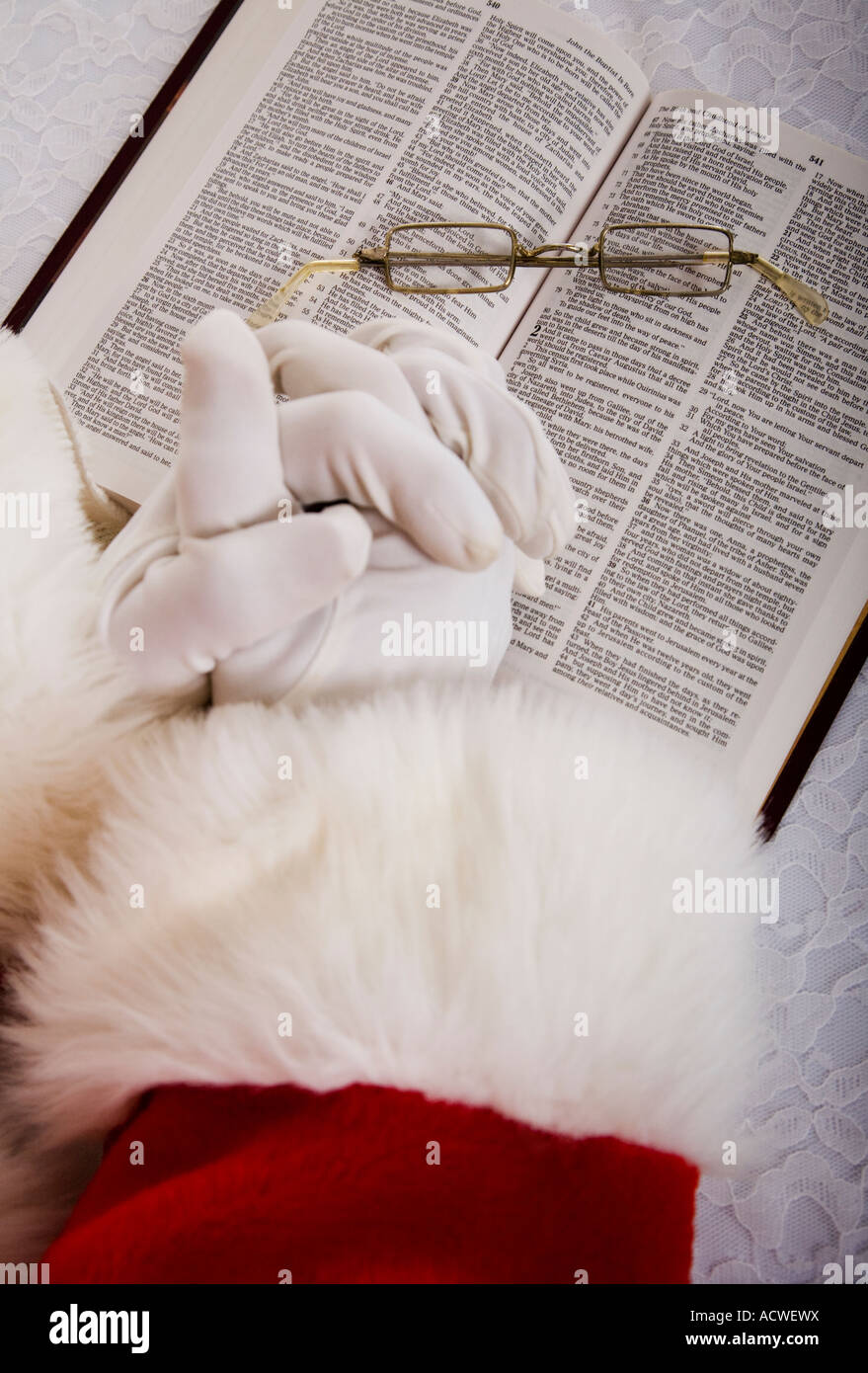 Praying santa claus hi-res stock photography and images - Alamy