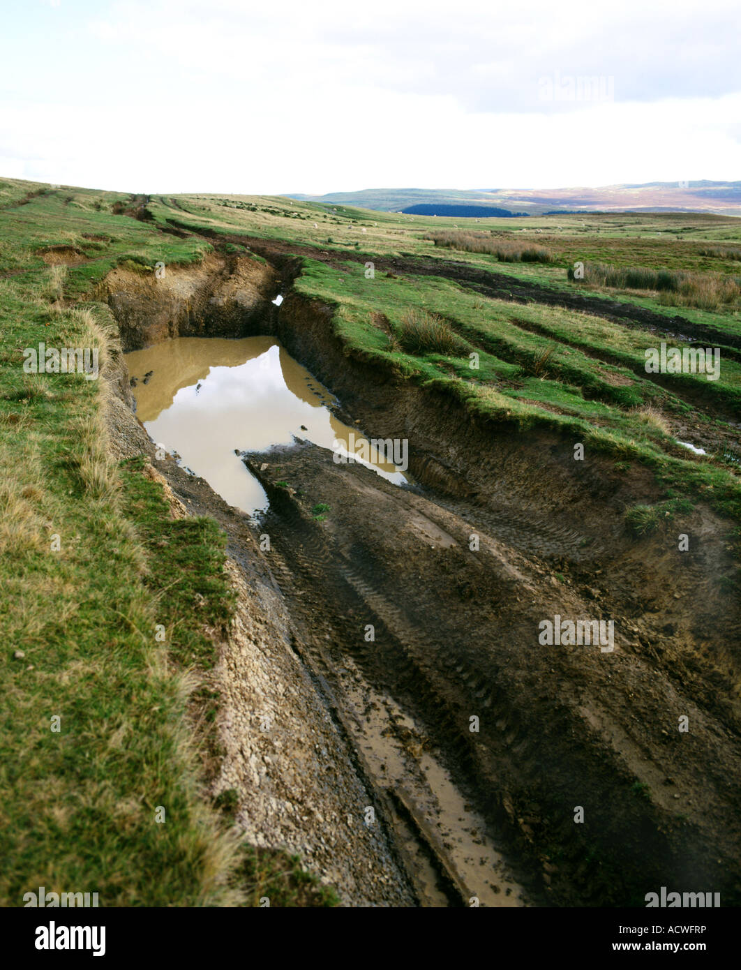 environmental damage 4x4 tracks off road common land brecon beacons ...