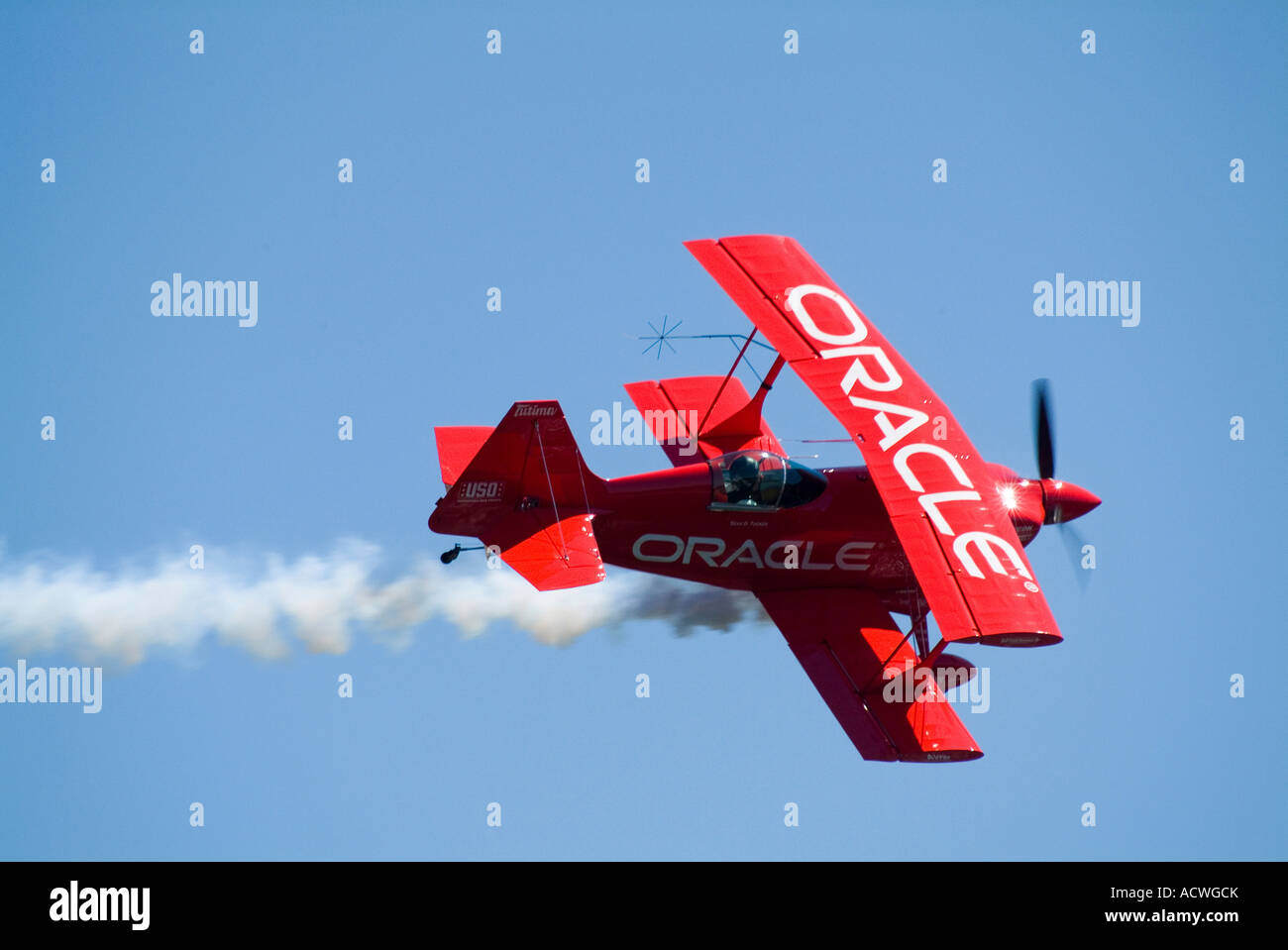 A WORLD WAR II FIGHTER AIR PLANE NAMED ORACLE IS DOING ACROBATICS ...