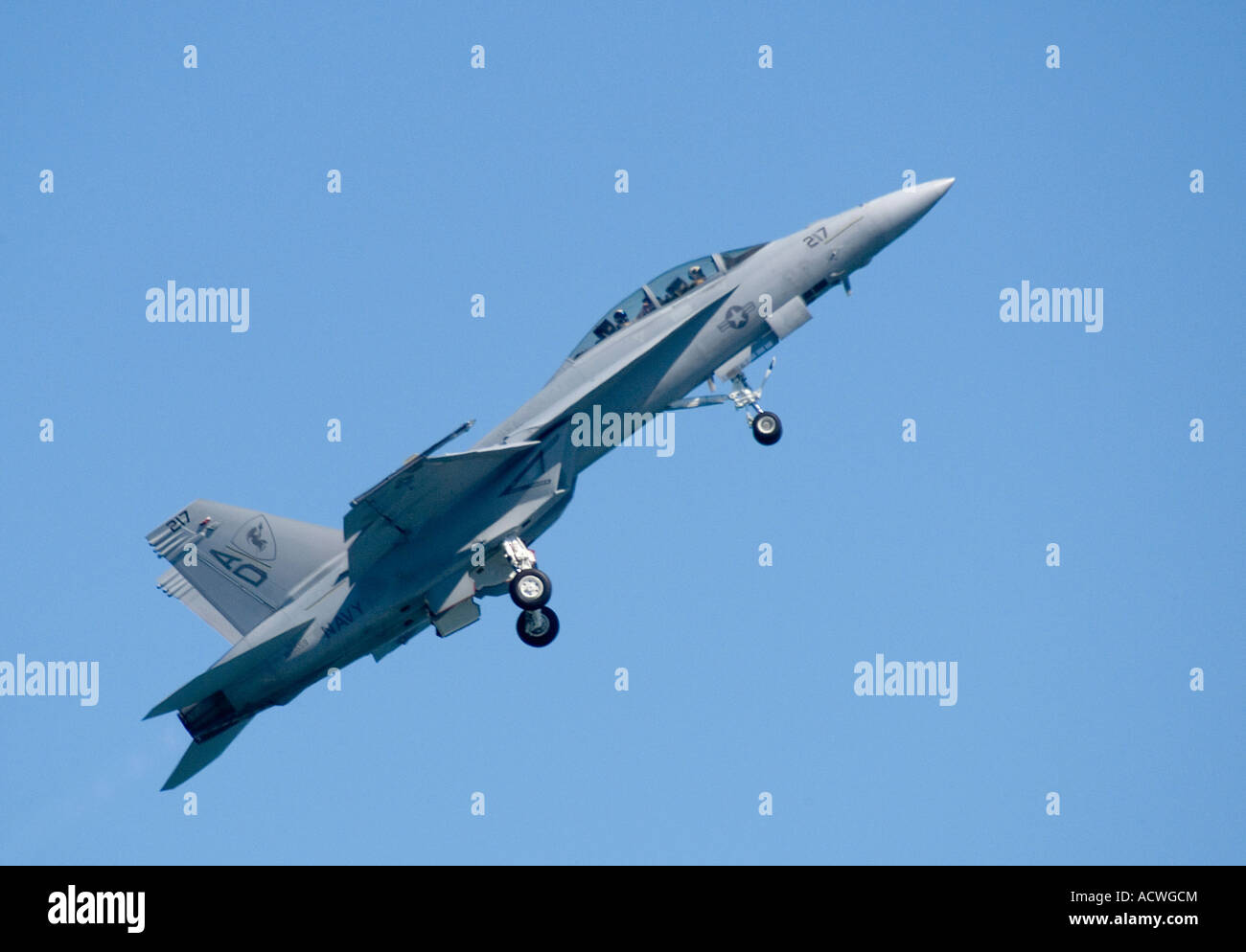 US FIGHTER JET IN FLIGHT DURING AIR SHOW AT LAKE FRONT MILWAUKEE ...