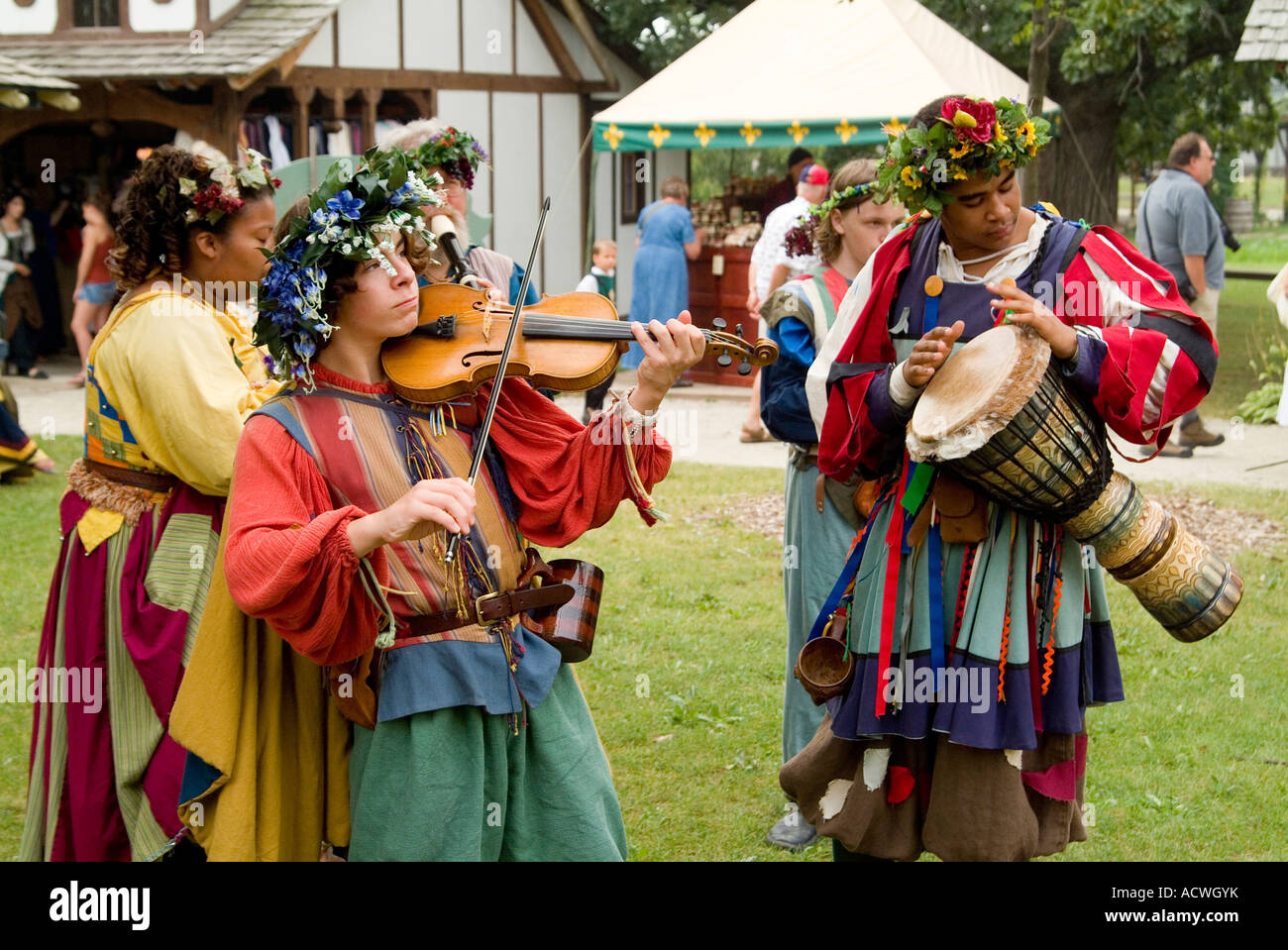 Musicians dressed hi-res stock photography and images - Alamy