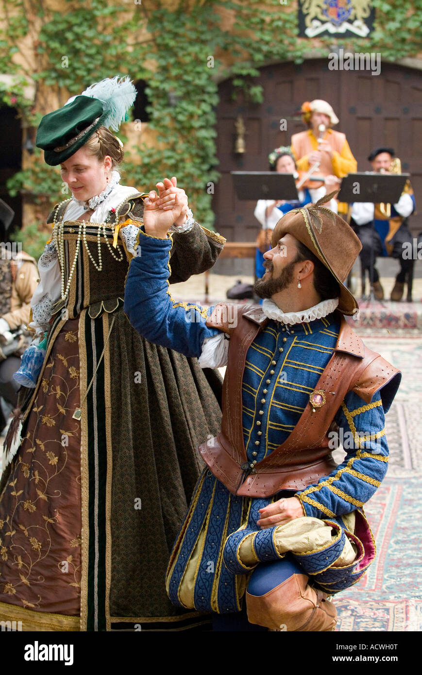 Medieval dancing couple hi-res stock photography and images - Alamy