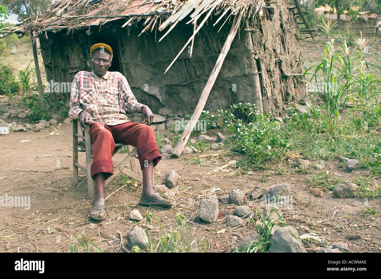 Poor couple sitting in house hi-res stock photography and images - Alamy