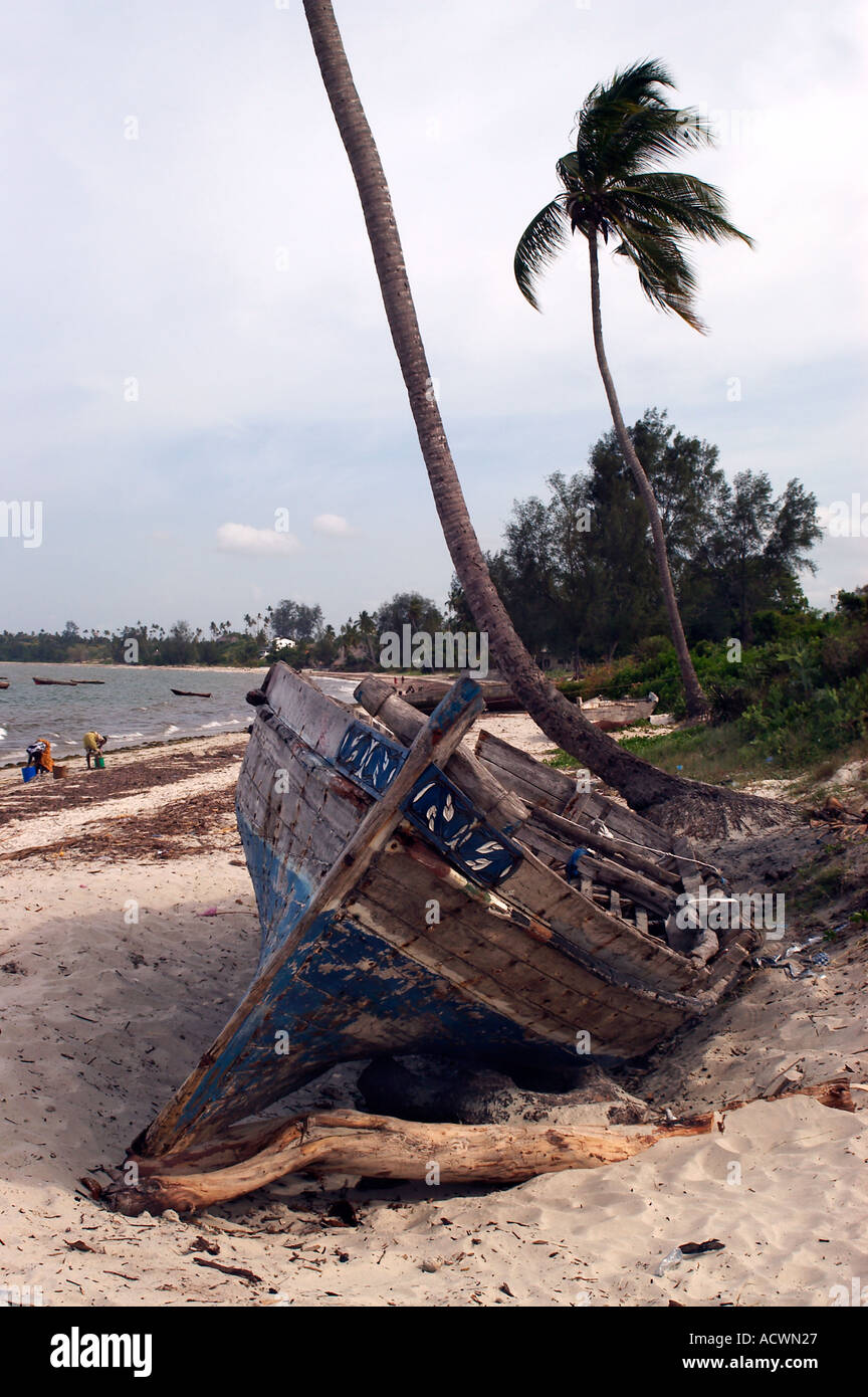 traditional dhau on the beach of Bagamoyo Stock Photo - Alamy