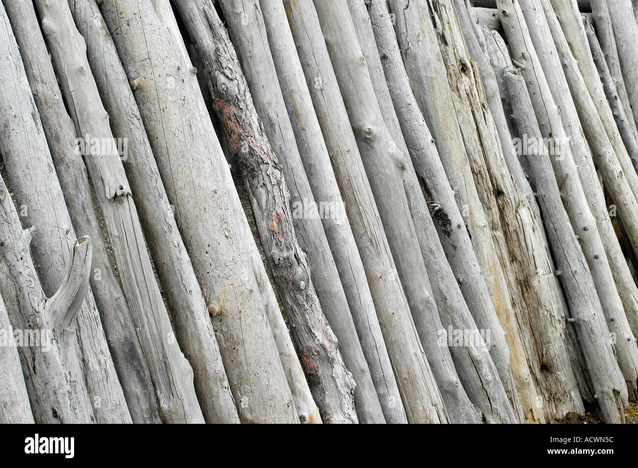 inuit hunting cabin on Hershel Island Stock Photo - Alamy