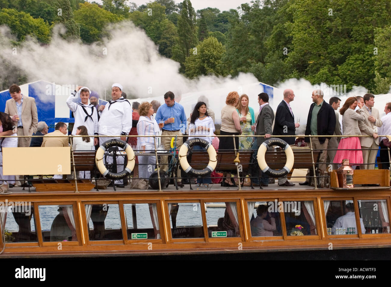 Henley royal regatta hi-res stock photography and images - Alamy