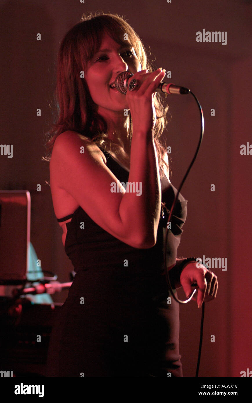 Woman lead singer hi-res stock photography and images - Alamy