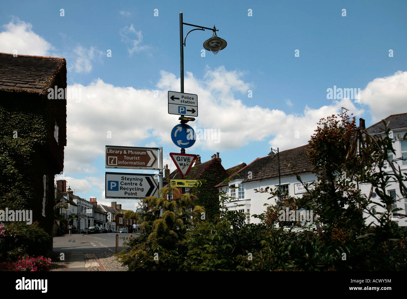Uk brown tourism signs hi-res stock photography and images - Alamy
