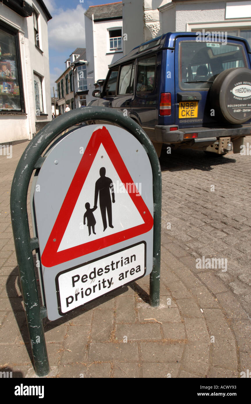Pedestrian zone or area sign, UK Stock Photo - Alamy