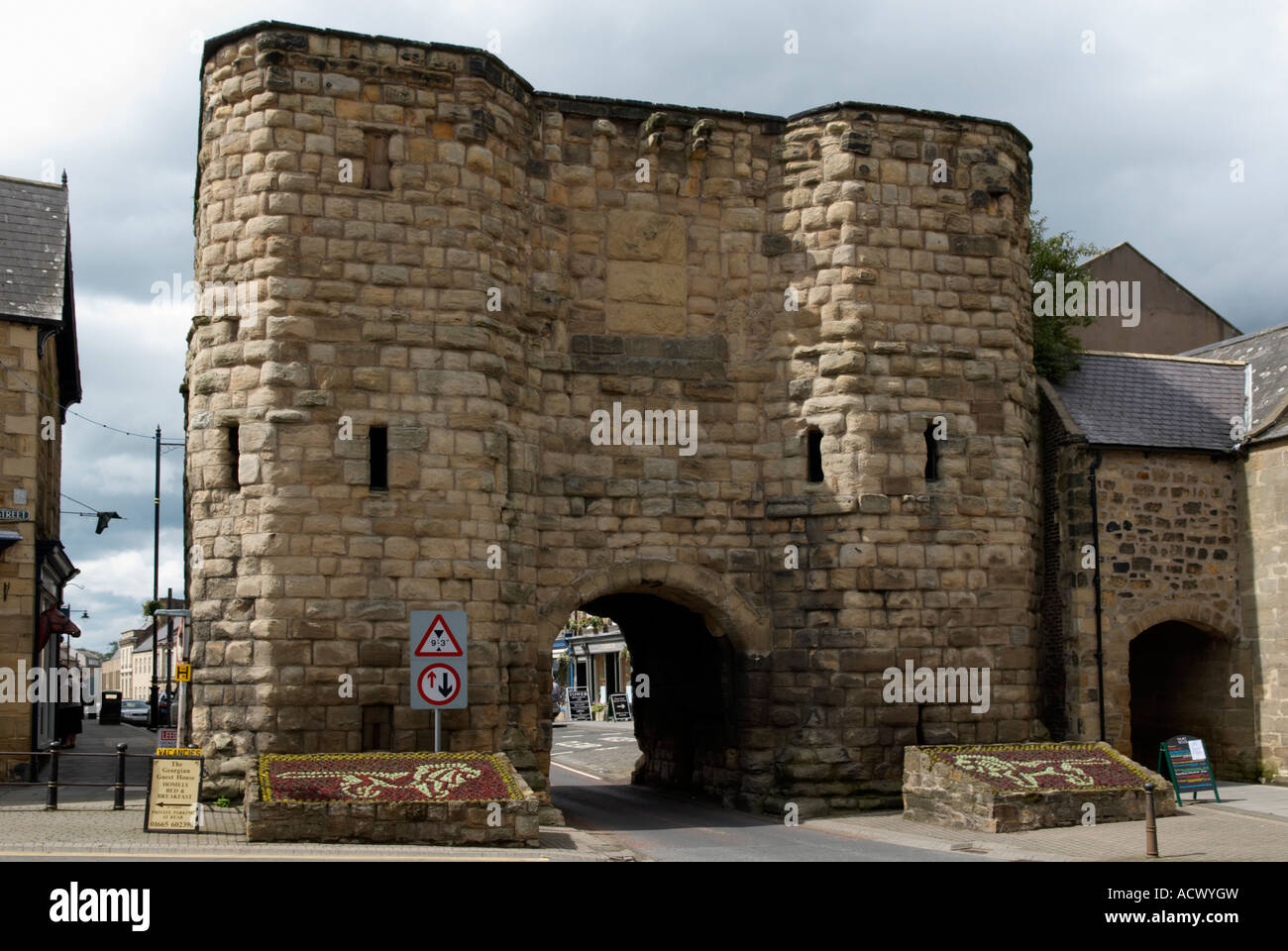 "Bondgate Tower" in Alnwick in Northumberland "Great Britain Stock ...