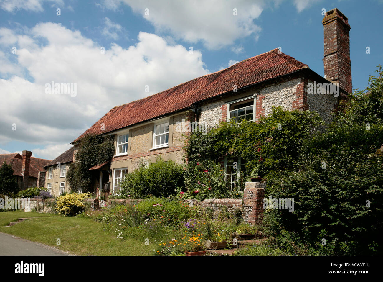 Traditional English cottage in the picturesque village of Amberley ...