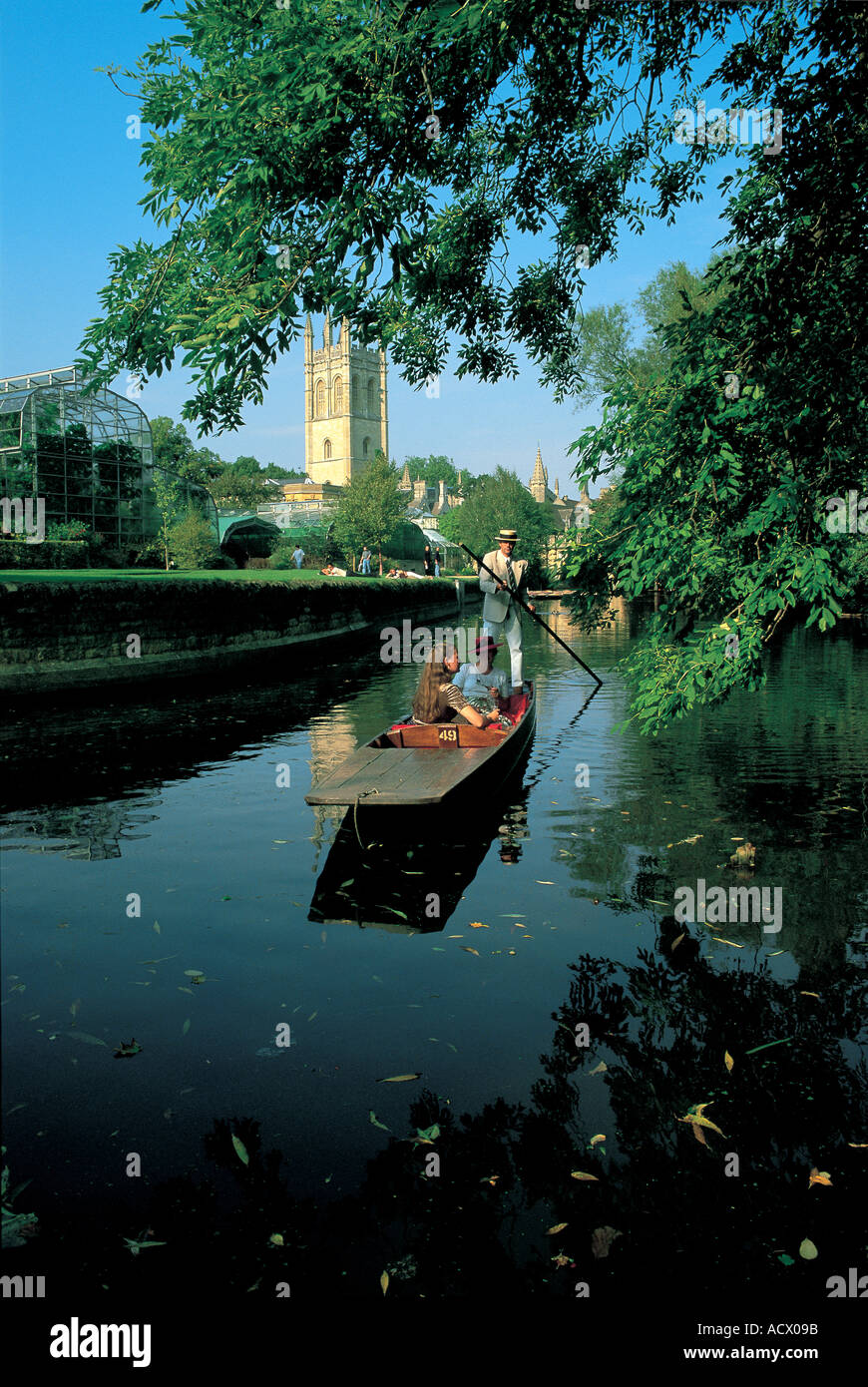 Punting on The Cherwell by Magdalen Bridge Stock Photo - Alamy