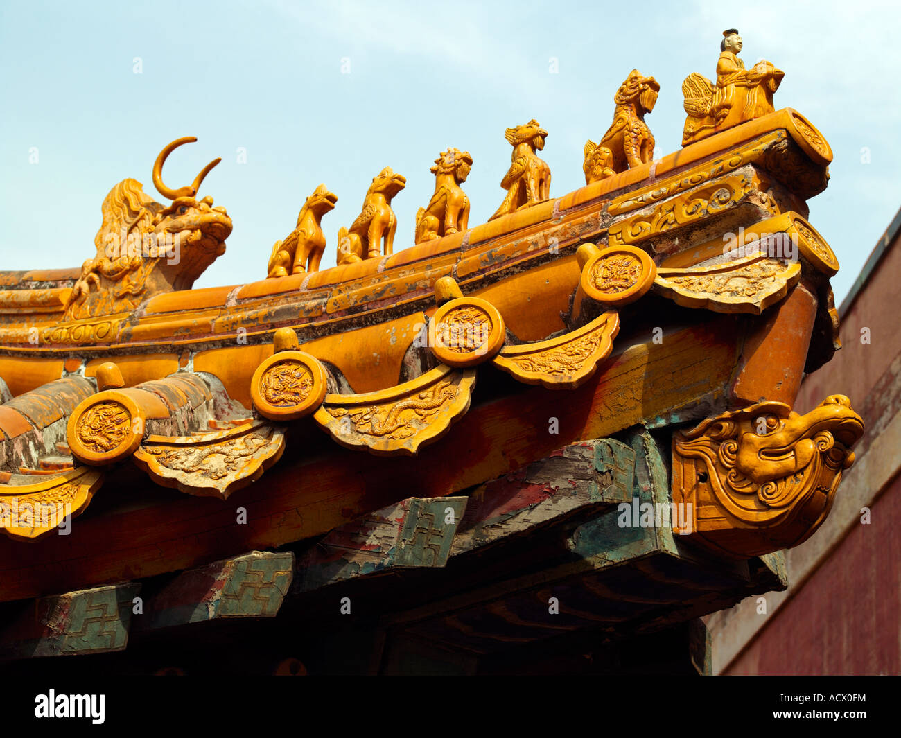 Roof tile decoration qing dynasty hi-res stock photography and images ...