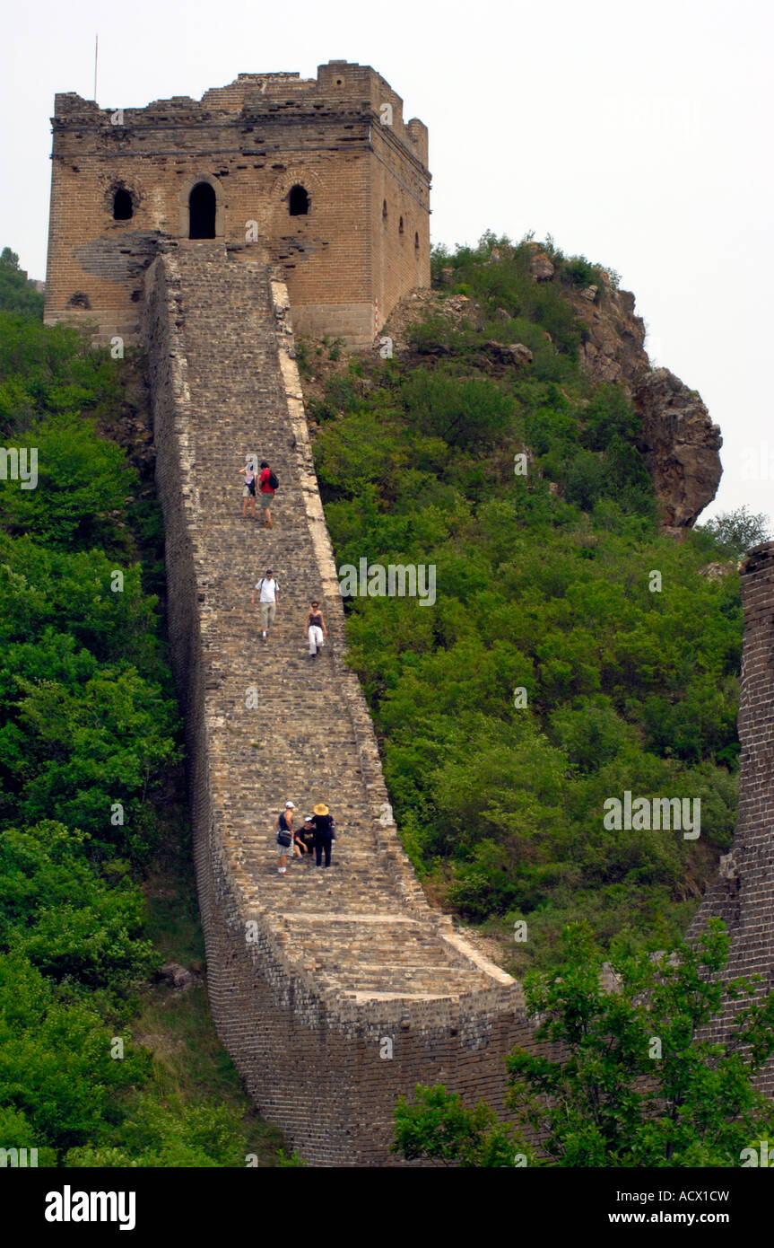 Visitors scale the Great Wall at Simatai Stock Photo - Alamy